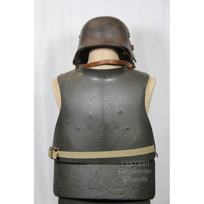 Armour and helmet set German army W.W.I.Grabenpanzer and Stirnpanzer)