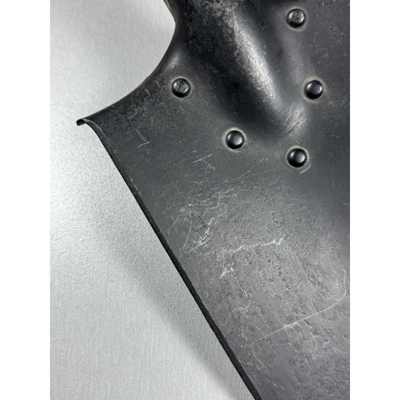 GERMAN STRAIT MODEL SHOVEL WITH CARRIER