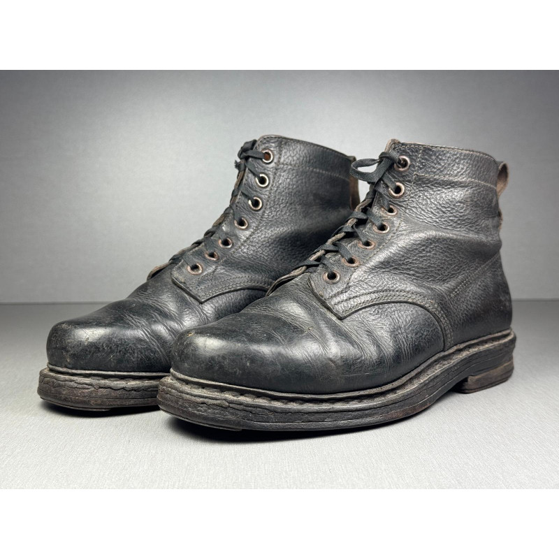 GERMAN HITLER YOUTH LOW BOOTS (1940 DATED)